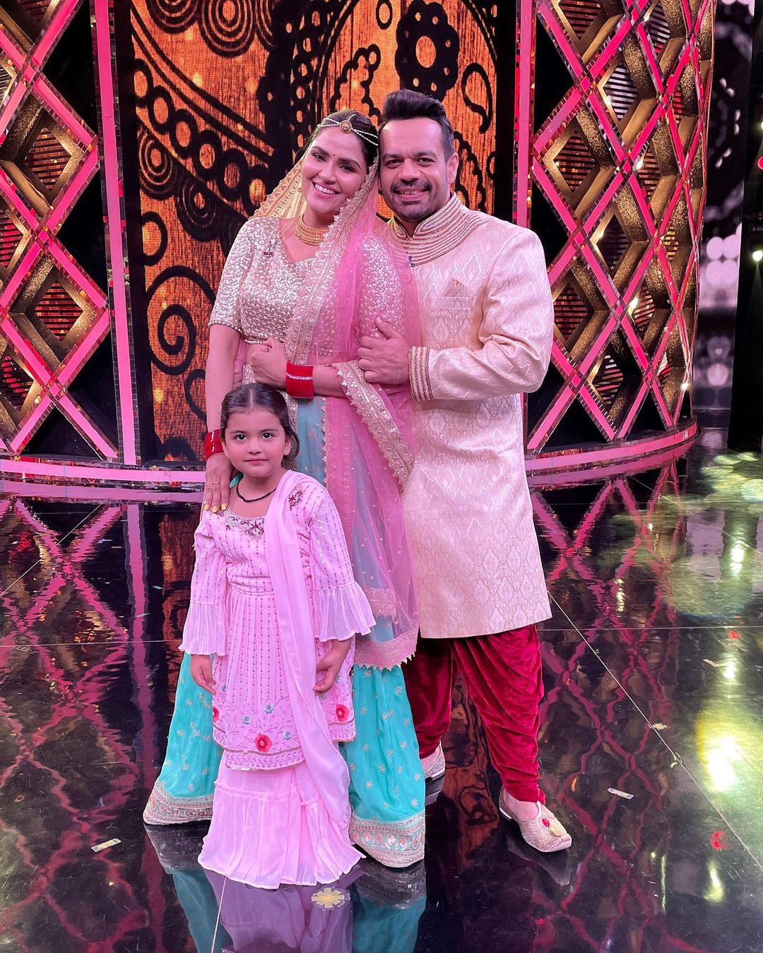 'Flying Beast' family's adorable pictures leave neitzens in awe