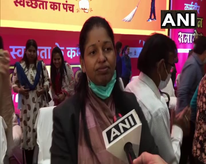 Indore Municipal Corporation honours sanitation workers after bagging ...