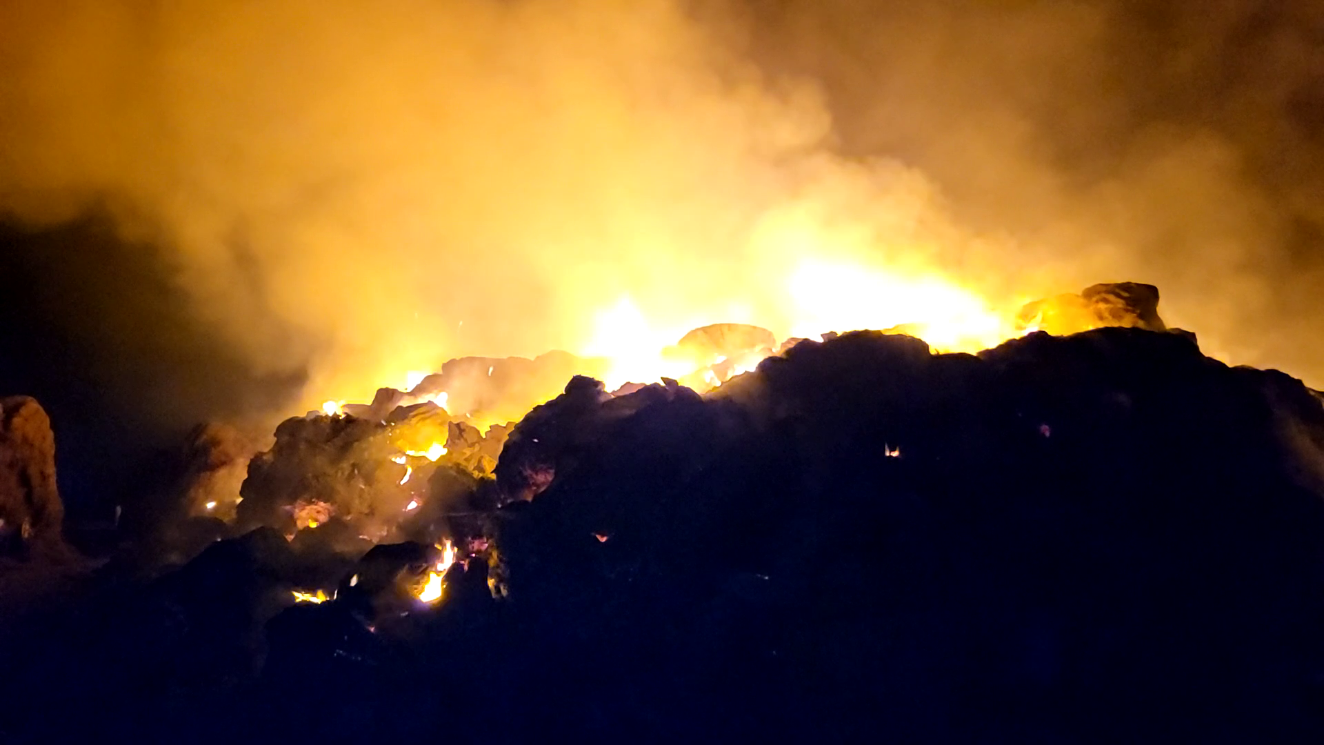Punjab: Massive fire engulfs stubble storage house in Firozpur village