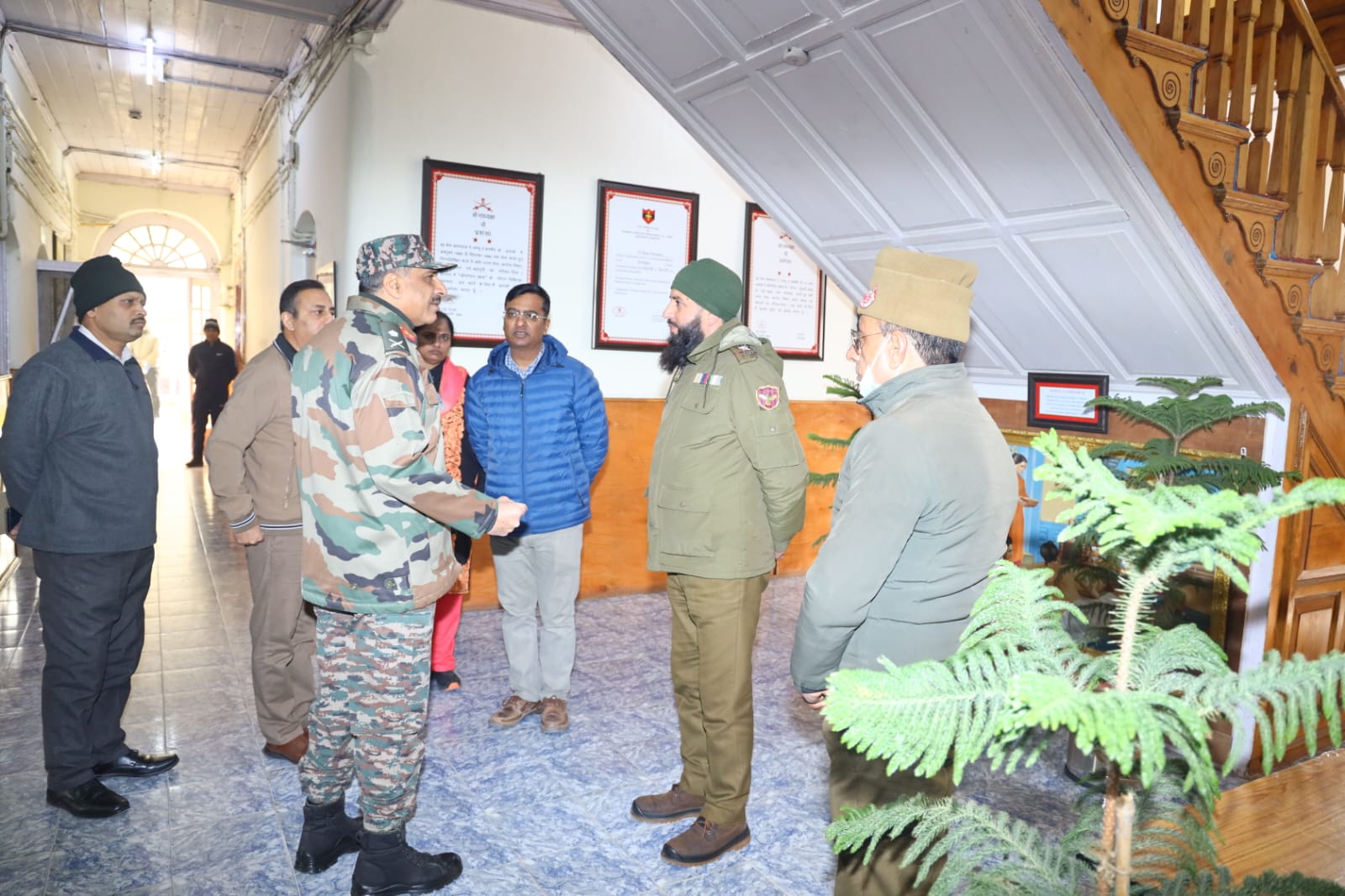 Indian Army's Chinar Corps officers visit injured J-K police personnel ...