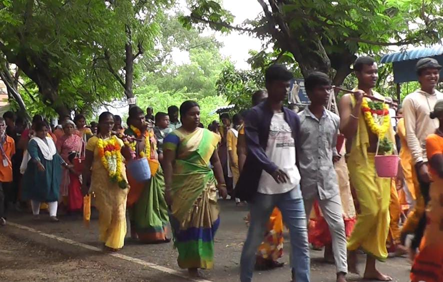 Tamil Nadu: Large number of devotees celebrate 'Flower Kavadi Festival ...