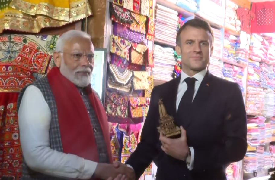 PM Modi explains UPI digital payments system to French President Macron ...