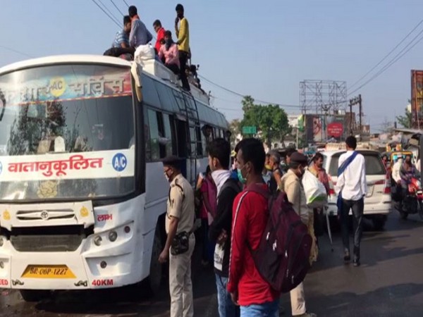 Muzaffarpur bus stand crowded despite lockdown