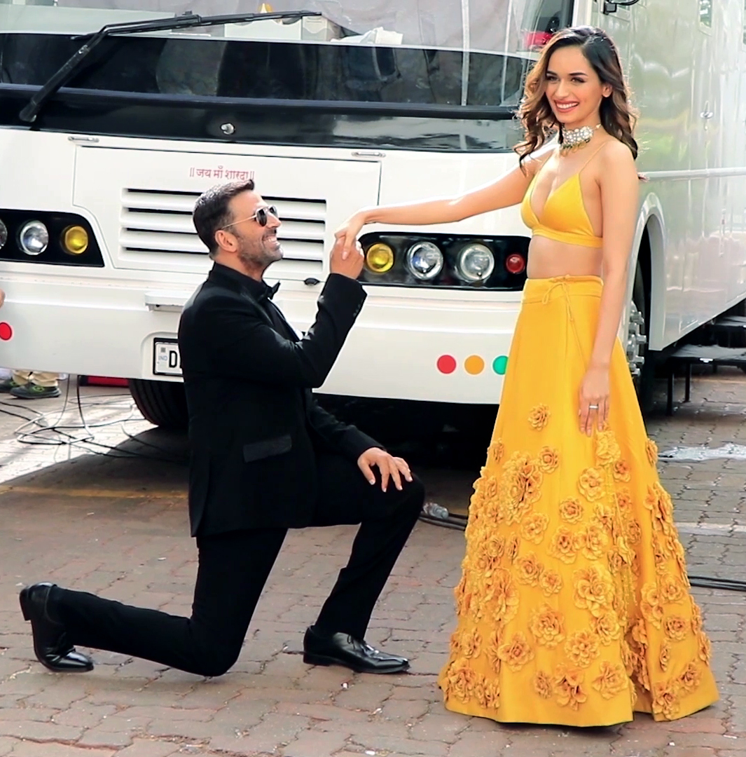 Akshay Kumar, Manushi Chillar resume 'Prithviraj' promotions after ...